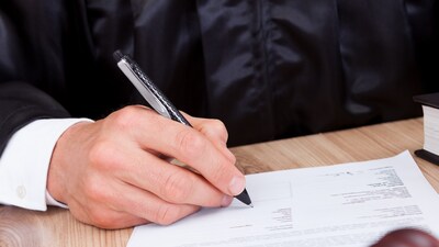 US Woman Who Got Stood Up on Date Sues Man for Rs 8 Lakh | Buzz News ...