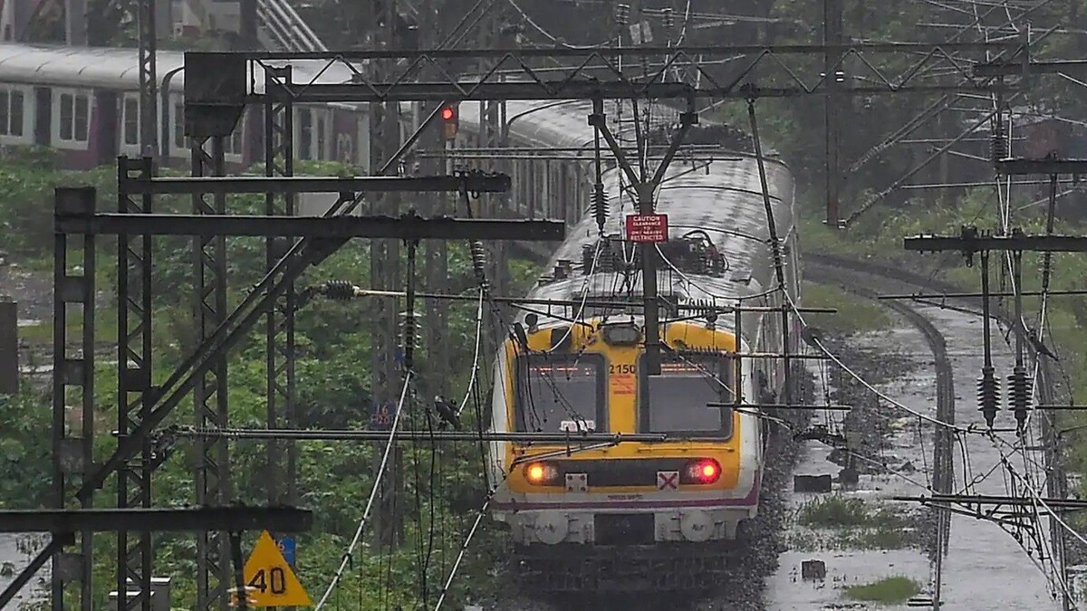 Indian Railways LIVE Update: Mumbai Local Train Services Continue to ...
