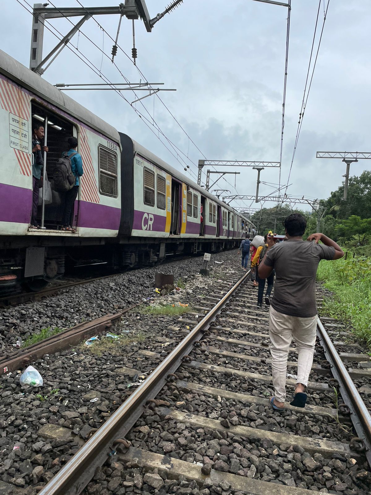 Indian Railways LIVE Update: Mumbai Local Train Services Continue to ...