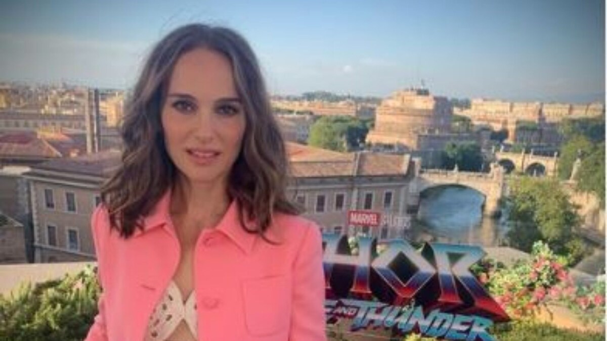 Natalie Portman Flaunts Flat Abs in Pink Co-ord Set, Promotes Thor ...