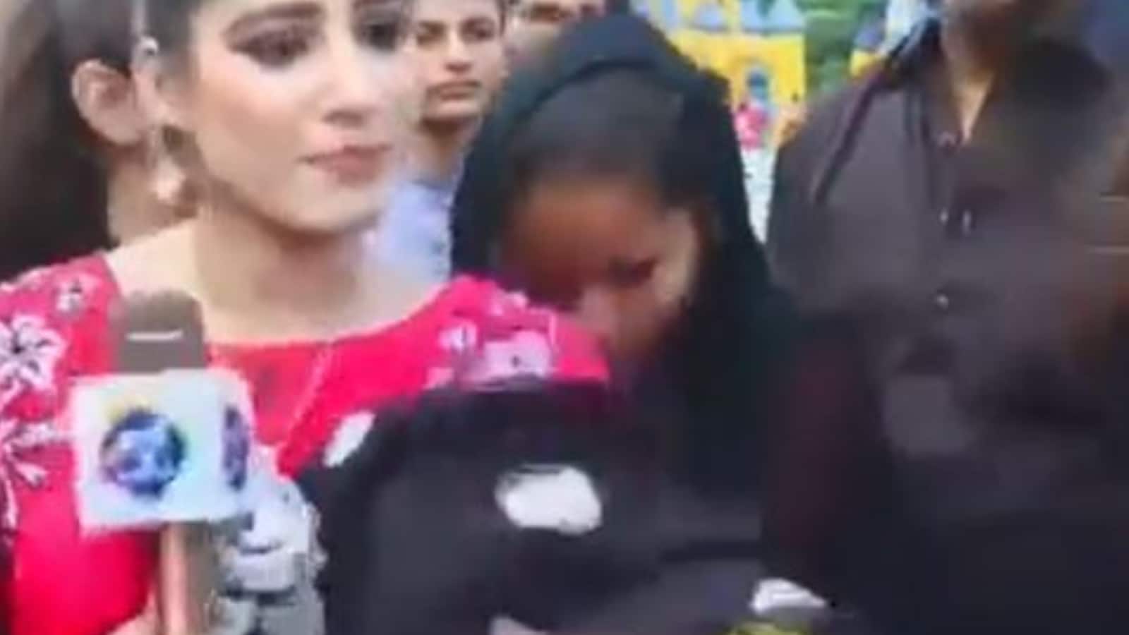 WATCH: Pakistani Journalist Slaps 'Heckler' Boy While Reporting, Video ...