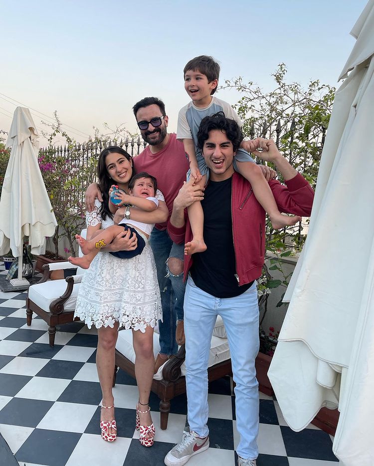 Sara Ali Khan Shares Heart-melting Photo With Brothers Ibrahim And Jeh ...