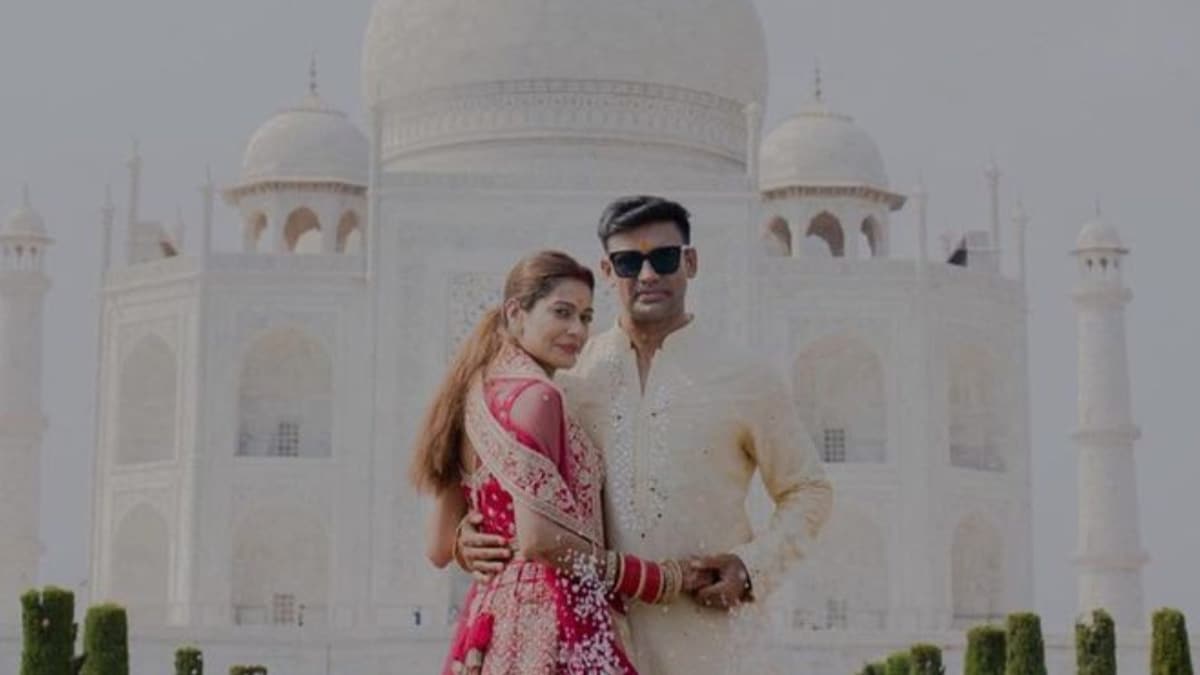 Payal Rohatgi and Sangram Singh Visit Taj Mahal After Their Marriage ...
