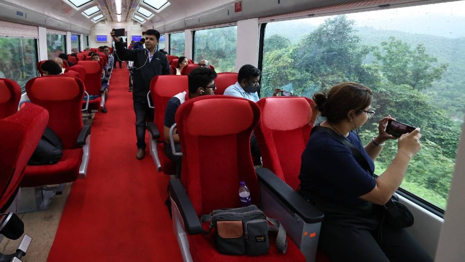 Indian Railways Introduces Vistadome Coach in Pune-Mumbai Pragati ...