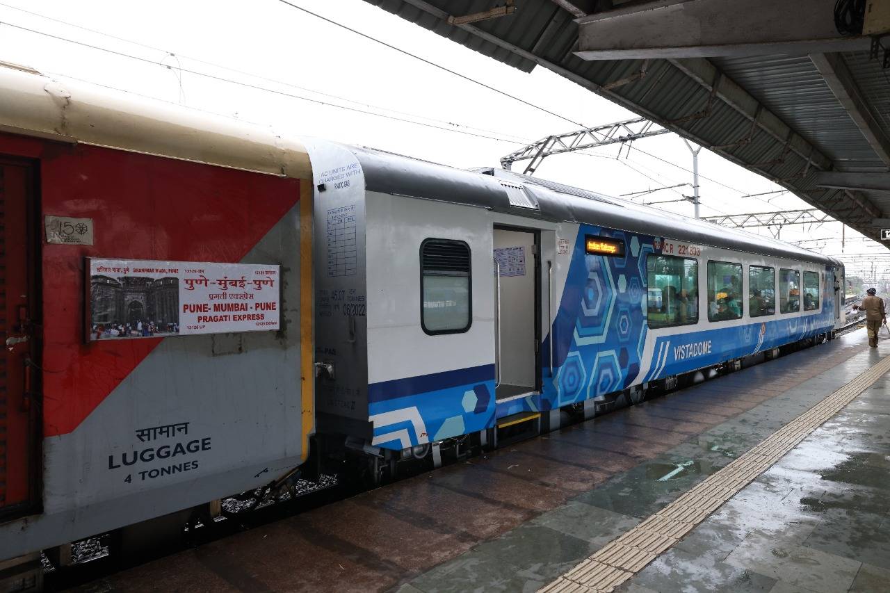 Indian Railways Introduces Vistadome Coach in Pune-Mumbai Pragati ...