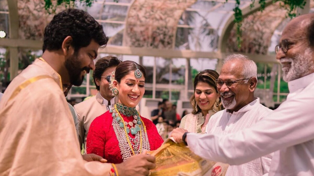 Rajinikanth Blesses Nayanthara and Vignesh Shivan In Unseen Wedding ...