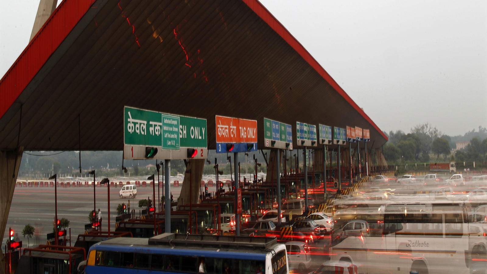 Massive Fight at Toll Plaza in Andhra's Tirupati as TN Students Attack ...