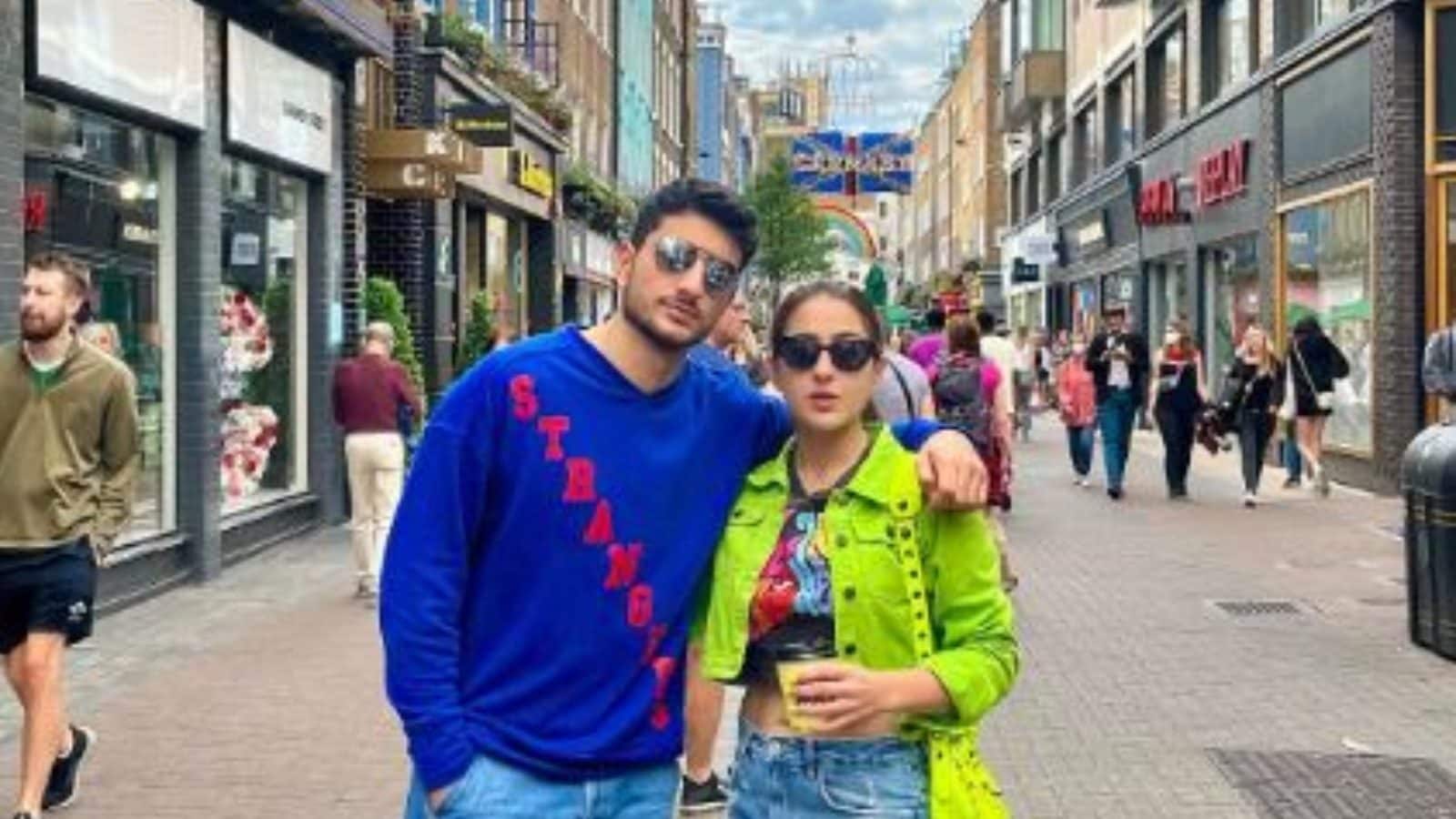 Sara Ali Khan Stylishly Poses With Brother Ibrahim Ali Khan on London ...