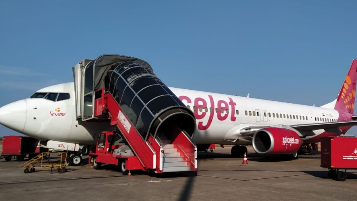 SpiceJet Flyers Walk on Delhi Airport's Tarmac; DGCA Probe Initiated