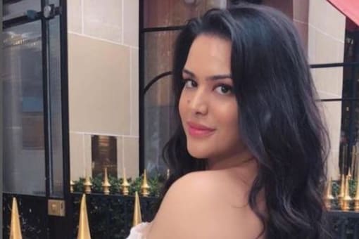 Sanjay Dutt's Daughter Trishala Dutt Flaunts Stretch Marks in Social ...