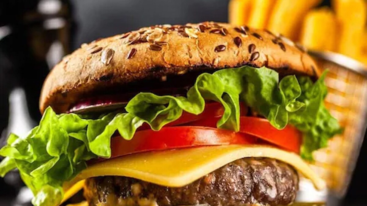 McDonald’s Customer Disgusted After Finding Lizard in Burger, Sues ...