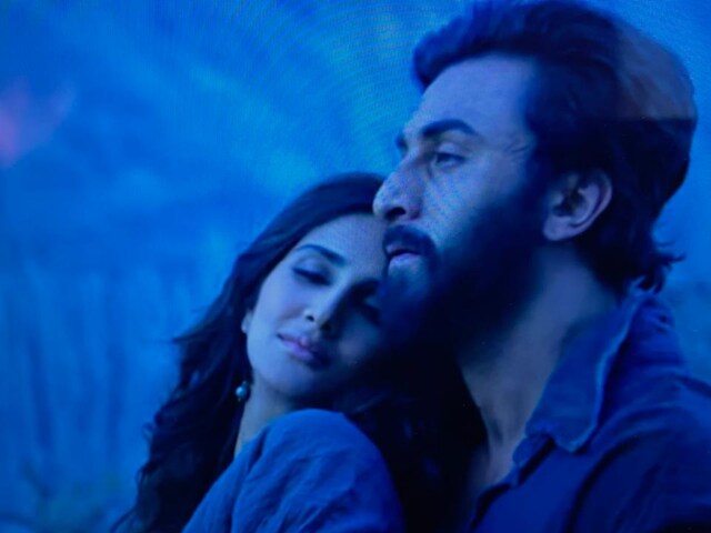 Shamshera Song Fitoor: Ranbir Kapoor, Vaani Kapoor Channel Sizzling Chemistry In Romantic Number ...