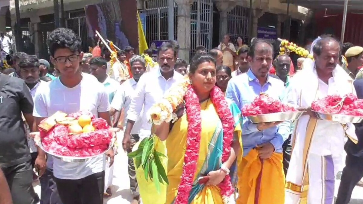 AP Minister Roja Selvamani Performs Kavadi Ritual at Tiruttani Murugan ...