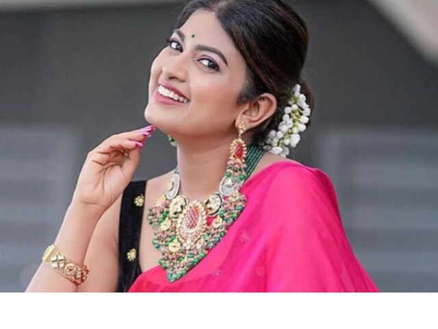 Marathi Actress Dhanashri Kadgaonkar Steals The Show in a Fuchsia Ombre ...
