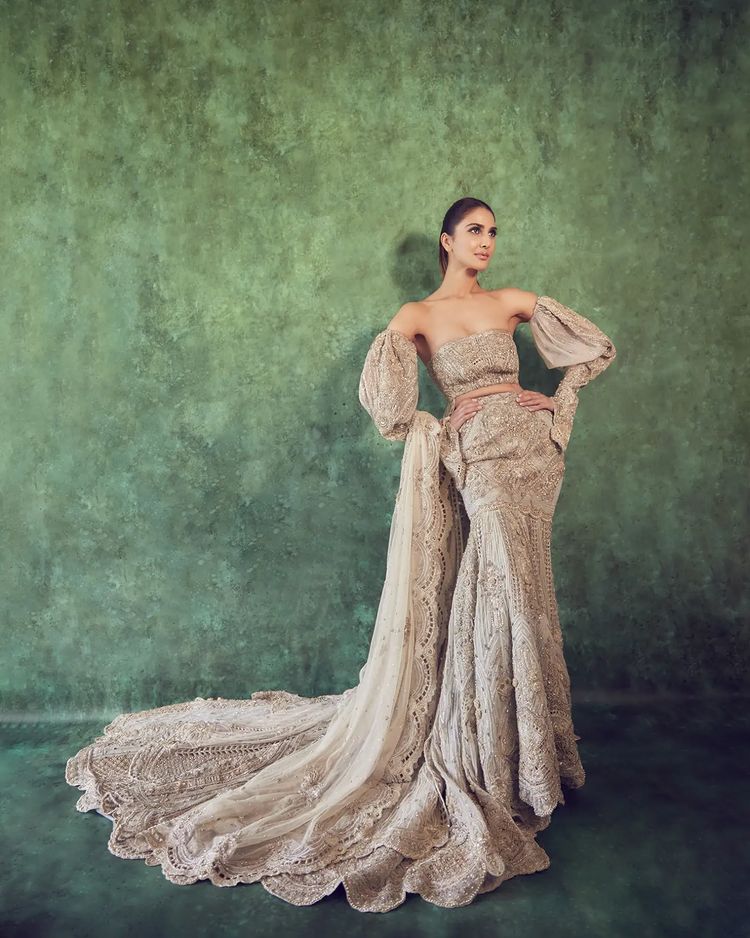 Vaani Kapoor Oozes Oomph In Cleavage Baring Outfit Check Out The Shamshera Divas Sexy Pictures
