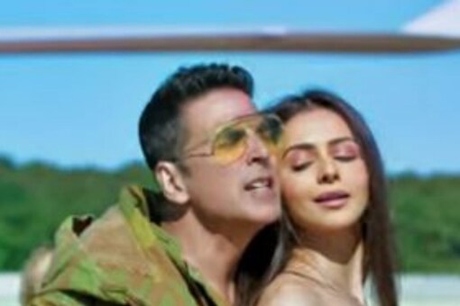 Watch: Akshay Kumar's 'Mind Games' on Rakul Preet Singh As They Promote ...