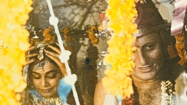Anupam Kher Drops Priceless Rare Picture of His Wedding Ceremony With ...