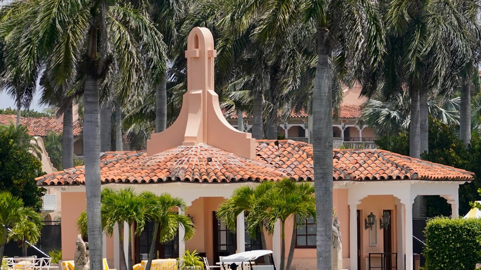 EXPLAINED: How Does the FBI Get a Warrant to Search a Home ...