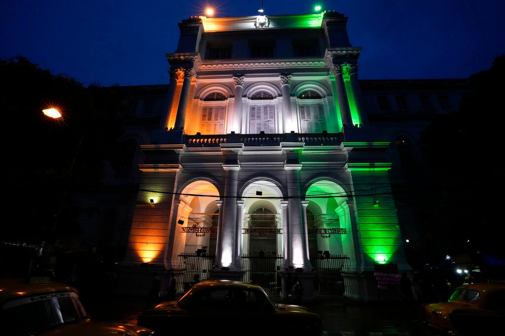 Iconic Monuments, Buildings Glow in Tricolour on Eve of India's 76th ...