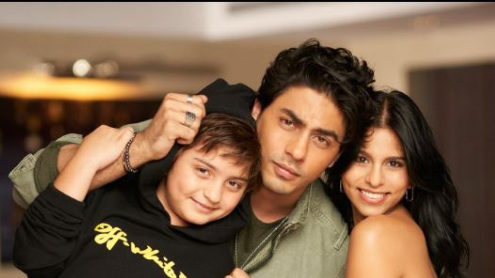 Suhana Khan Drops New Pic With Brothers Aryan Khan, AbRam; Fans Gush ...