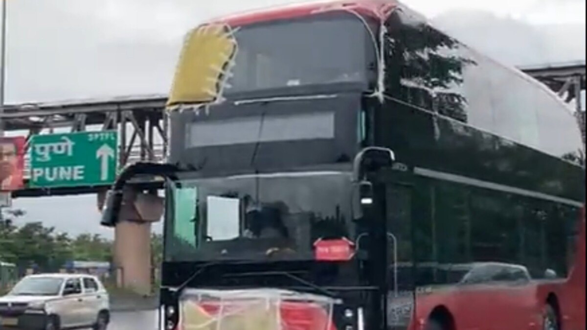 First Electric Double Decker AC Bus Hits Mumbai Roads, Gets Mixed ...