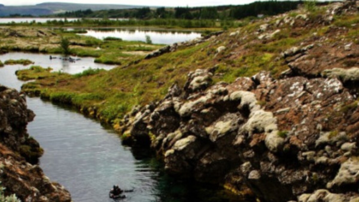 'Incredible' Icy Dip Between Two Continents in Iceland Has Divers ...