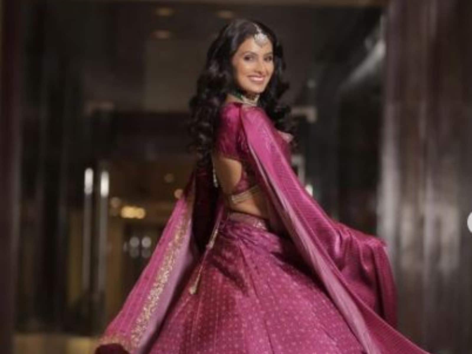 Geeta Basra En Sari Jaune
