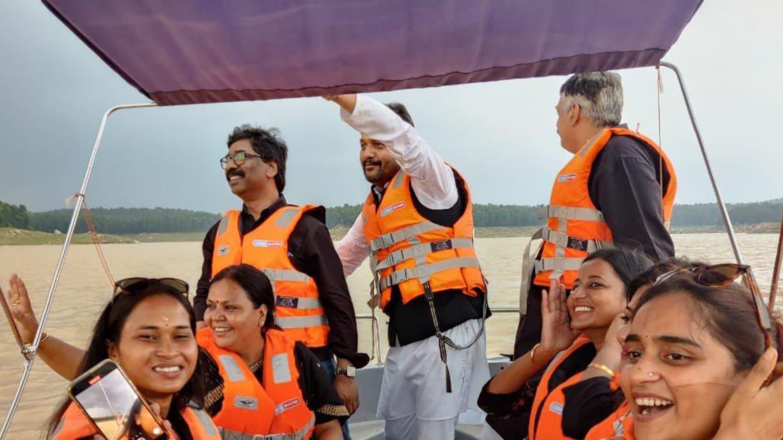 Jharkhand Crisis: All MLAs Meeting to Discuss Political Events of Past Few Days, Reach ...