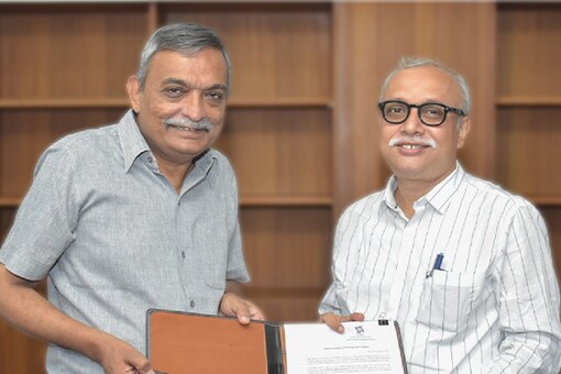 Meet Prof Ashok Banerjee New Director of IIM Udaipur - News18
