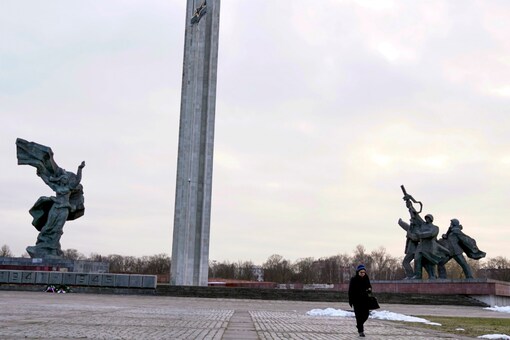 Latvia Brings Down Soviet-Era Monument to Protest Russian Invasion of ...