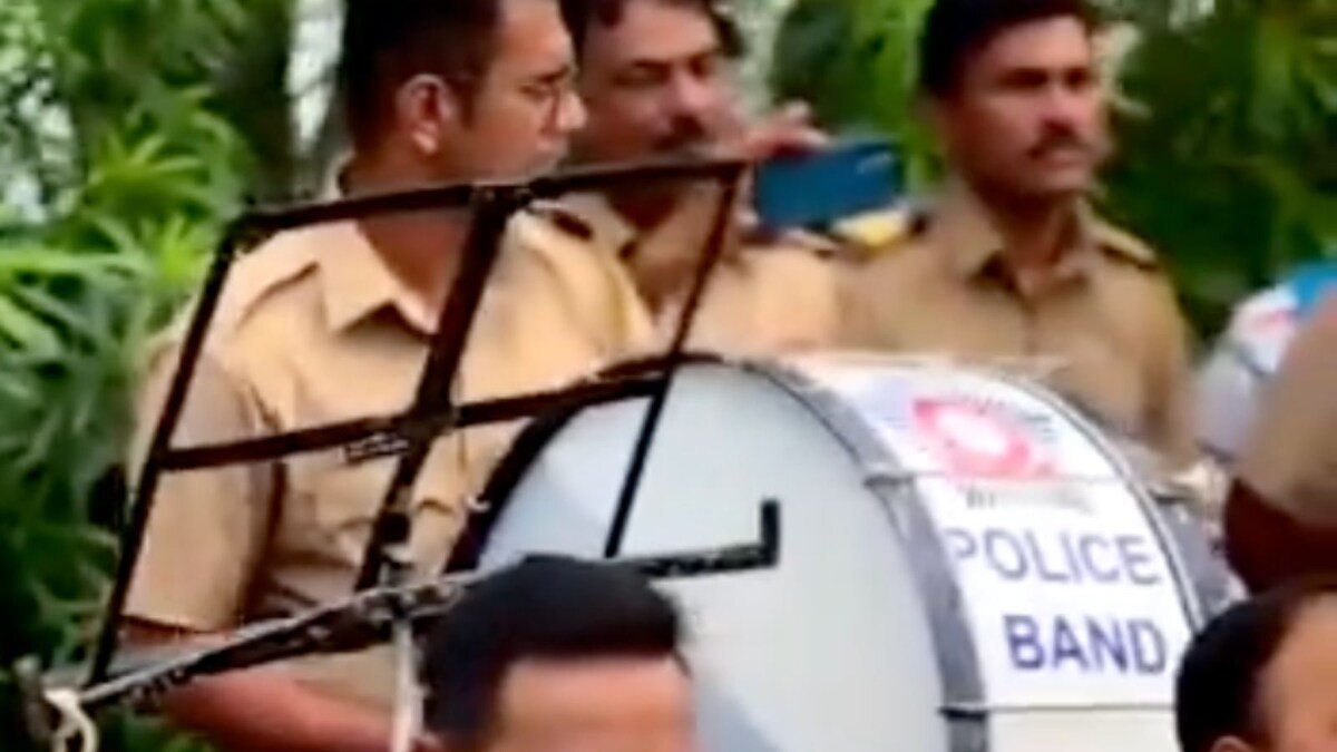 Janmashtami Special: Mumbai Police Band Plays 'Mach Gaya Shor'; Video ...