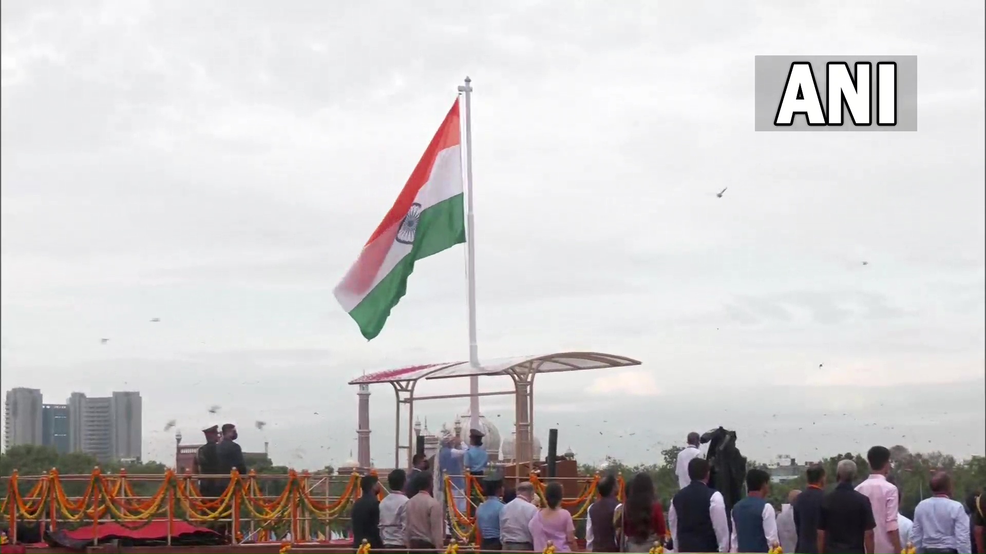 PM Modi, State Leaders Unfurl National Flag to Mark 75th Independence ...