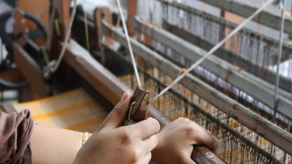 National Handloom Day 2022: Share THESE Quotes by Mahatma Gandhi to ...