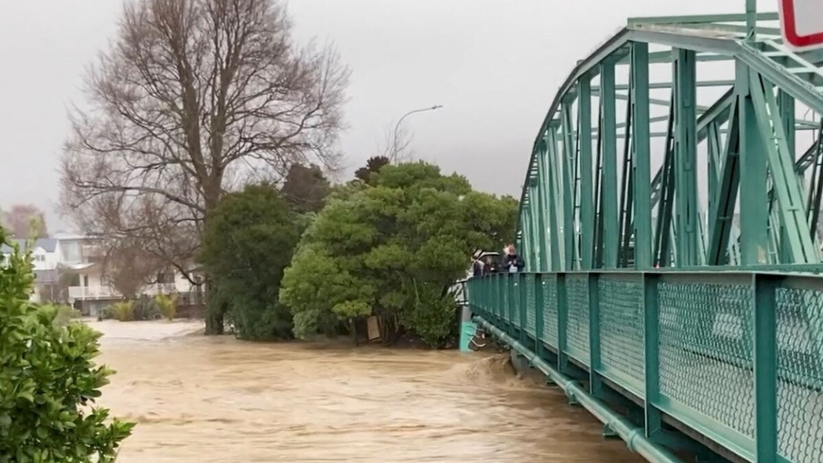 New Zealand Flood: Hundreds Evacuated as 'Frightening' Deluge Hits ...