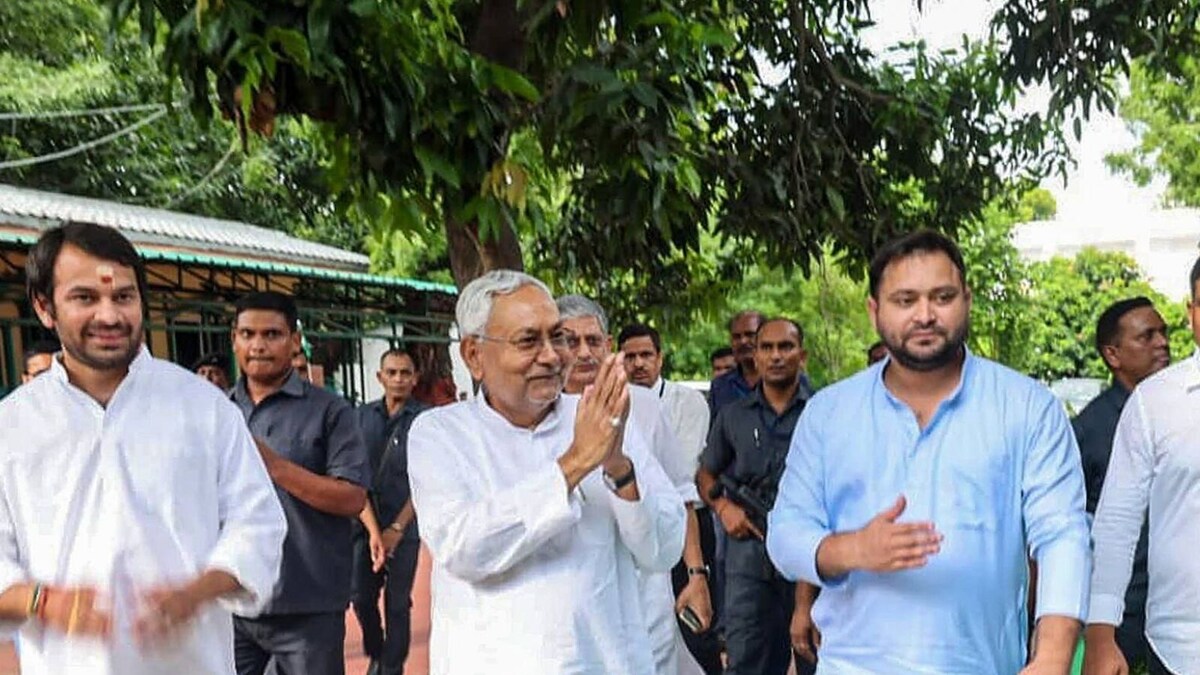 'Nitish Kumar Might Be Strong Candidate for PM': Bihar CM Gets Ally Tejashwi Yadav's Thumbs Up ...