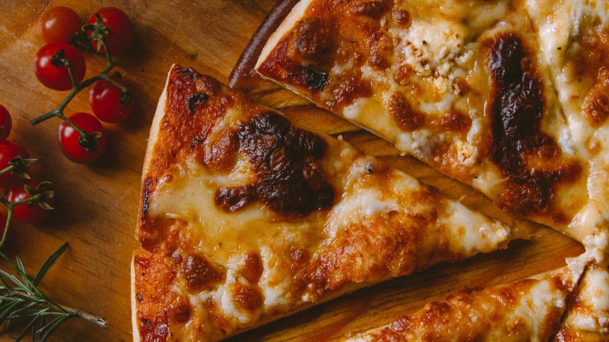 Posters to Socks, US Woman Owning 669 Pizza Related Items Enters ...