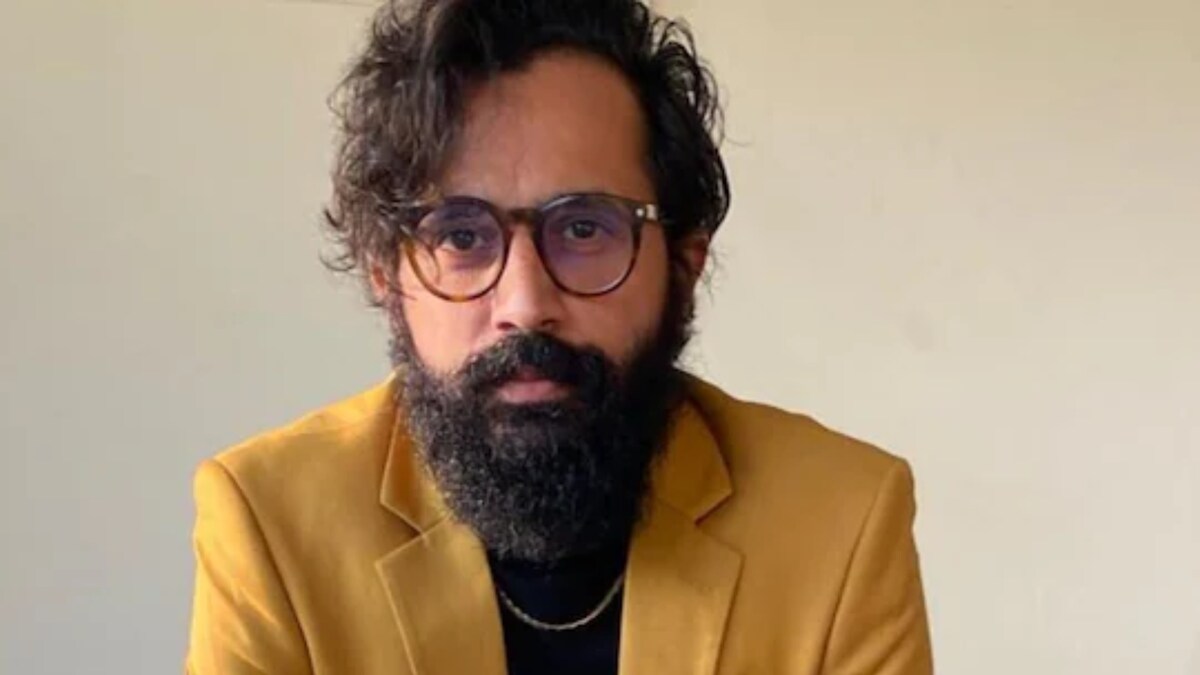 Sarang Sathaye Cleans Pune Streets On Independence Day - News18