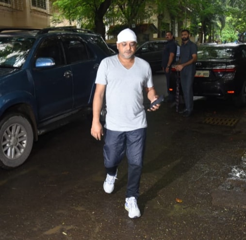 A G Nadiadwala Funeral: Abhishek Bachchan, Abbas- Mustan, Annes Bazmee ...