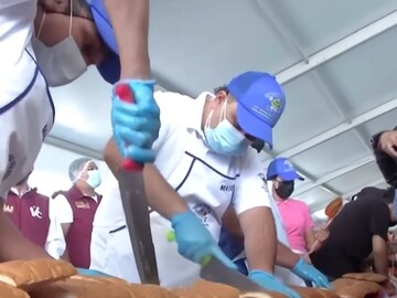 Mexico Cooks Create World Record by Making a 74-Metre-Long Torta ...