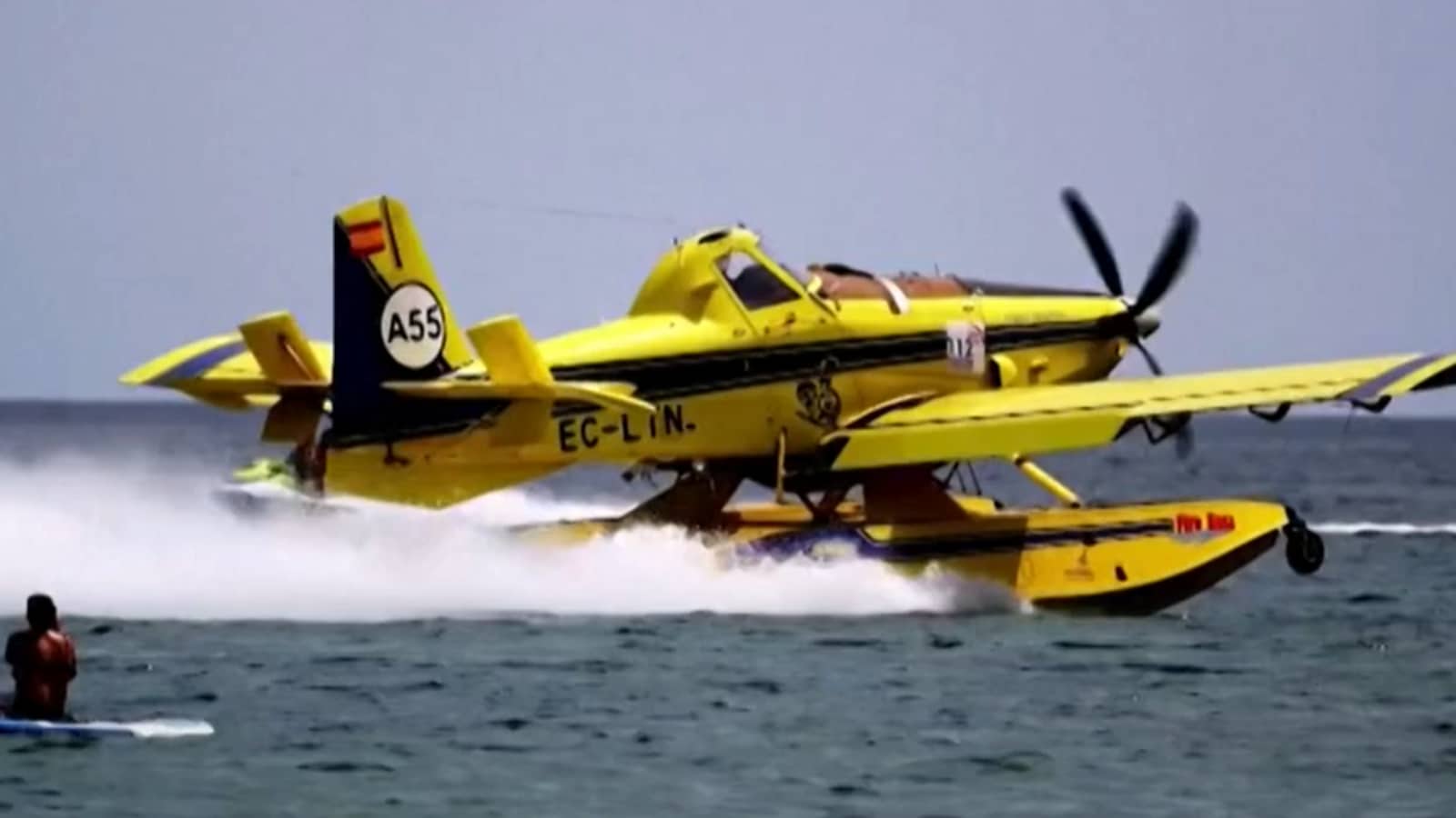WATCH: Seaplane Surprises Swimmers As it Stops at Spanish Beach to ...