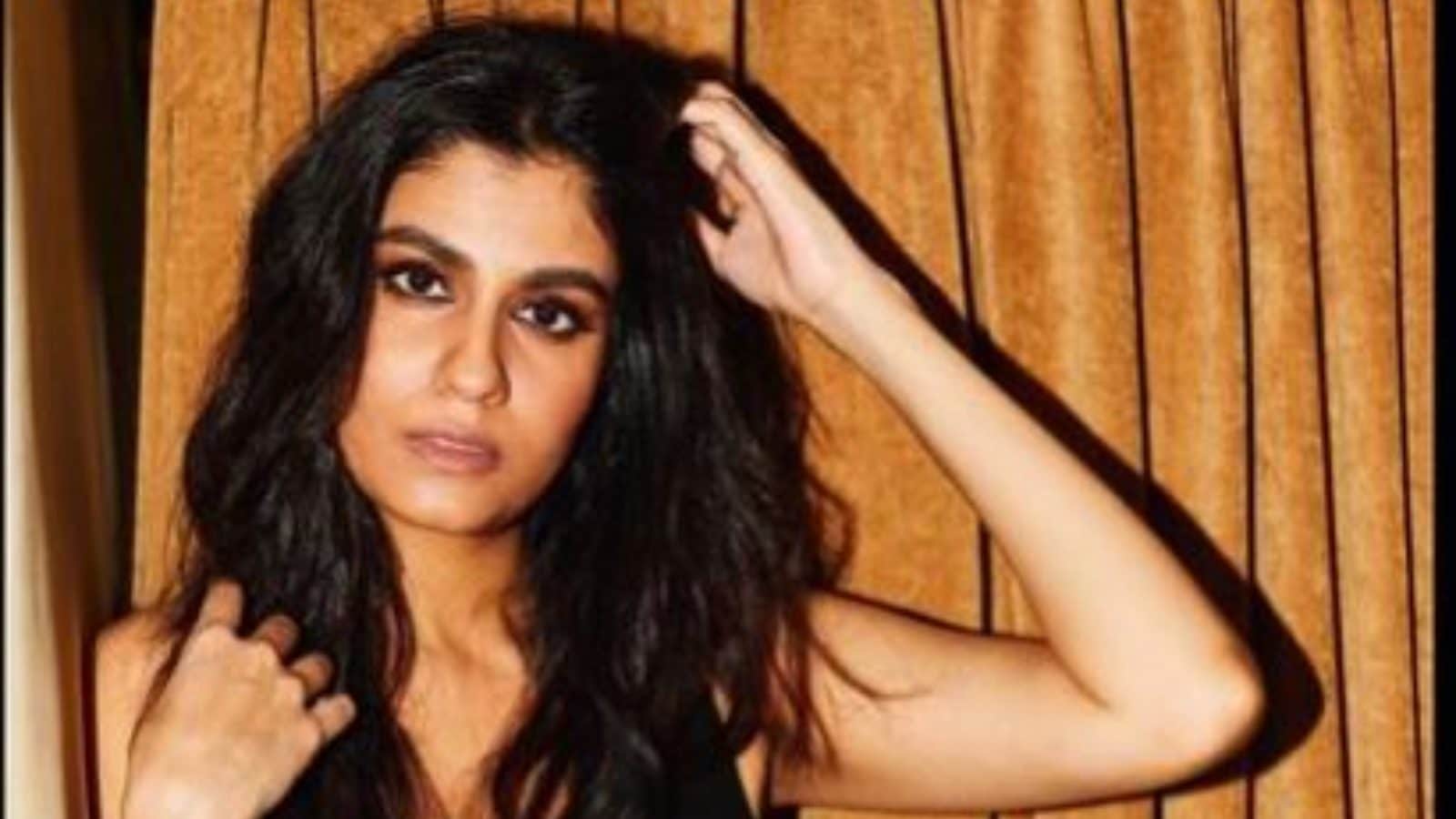 Shreya Dhanwanthary Sets Instagram Ablaze in Black Bra, Check Diva's ...