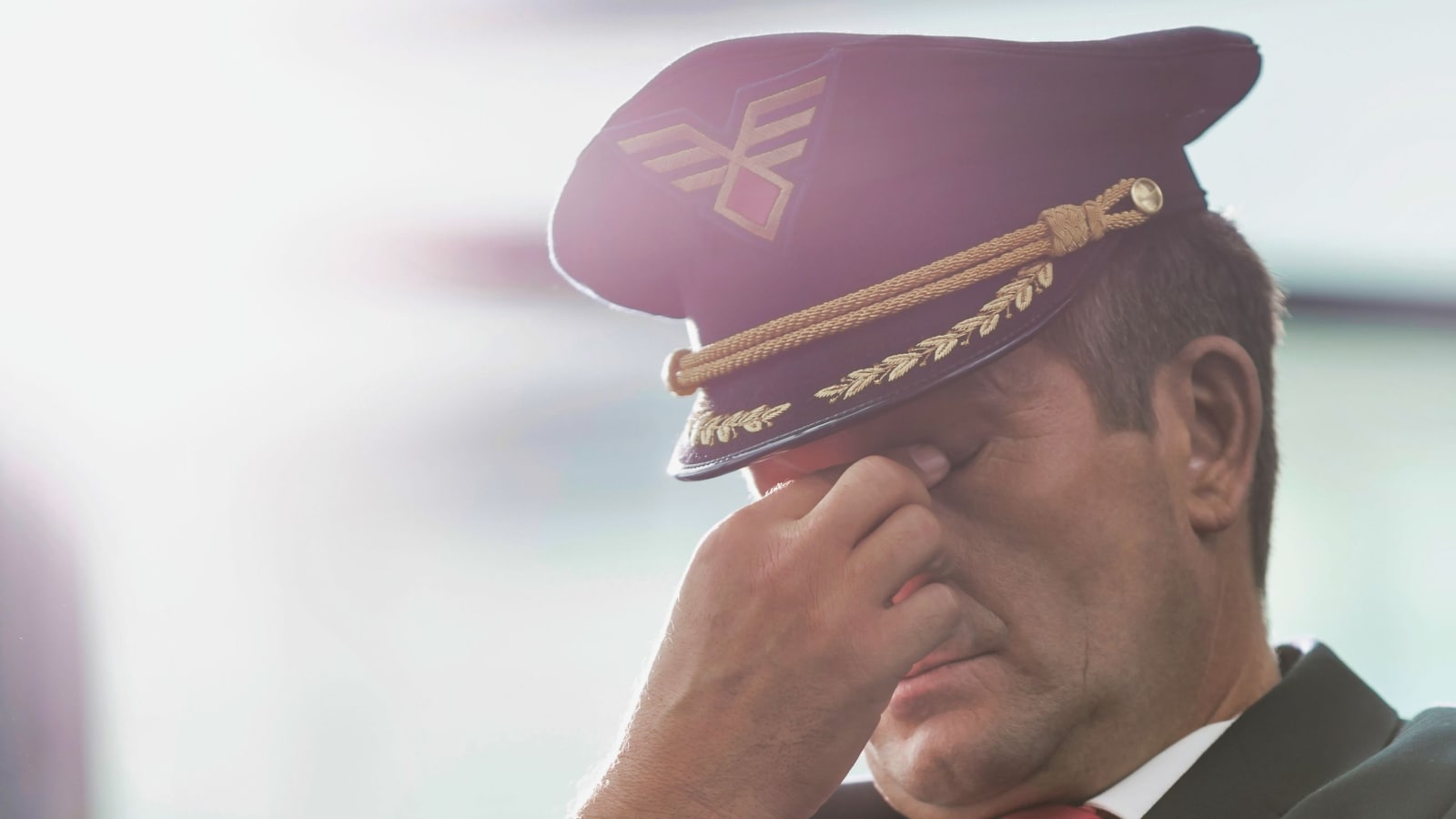 Two Pilots Fall Asleep While Flying at 37,000 Feet, Wake Up 25 Mins ...