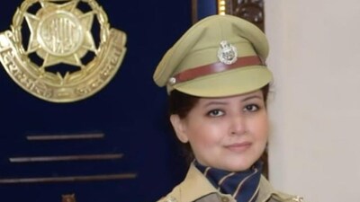 Meet Simala Prasad Who Cracked UPSC CSE in First Attempt by Self-studying, While Working Full ...