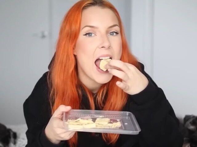 Soan Papdi, Banana Chips to Kurkure: Aussie Woman Tries Indian Snacks ...