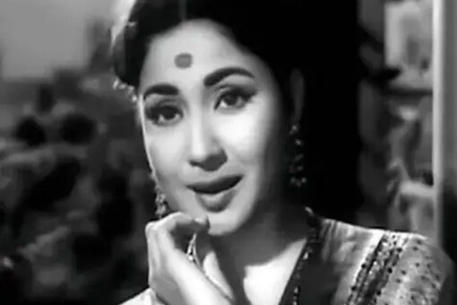 Meena Kumari Birth Anniversary: Little-known Facts About Tragedy Queen - News18