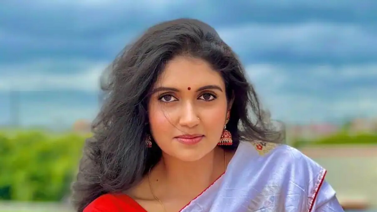 Rinku Rajguru Looks All Things Gorgeous In A White Saree - News18