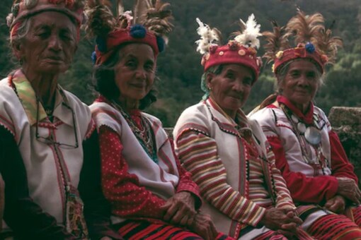 Women of This Indonesian Tribe Amputate Fingers Upon The Death of Kin ...
