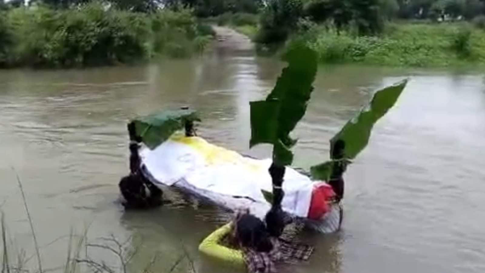 Family Members Cross Swollen Nullah to Cremate Relative's Corpse in ...