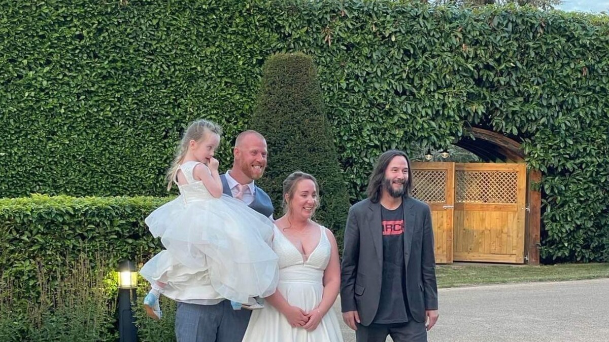 'Most Amazing Weekend': Keanu Reeves Surprises British Couple on Their ...