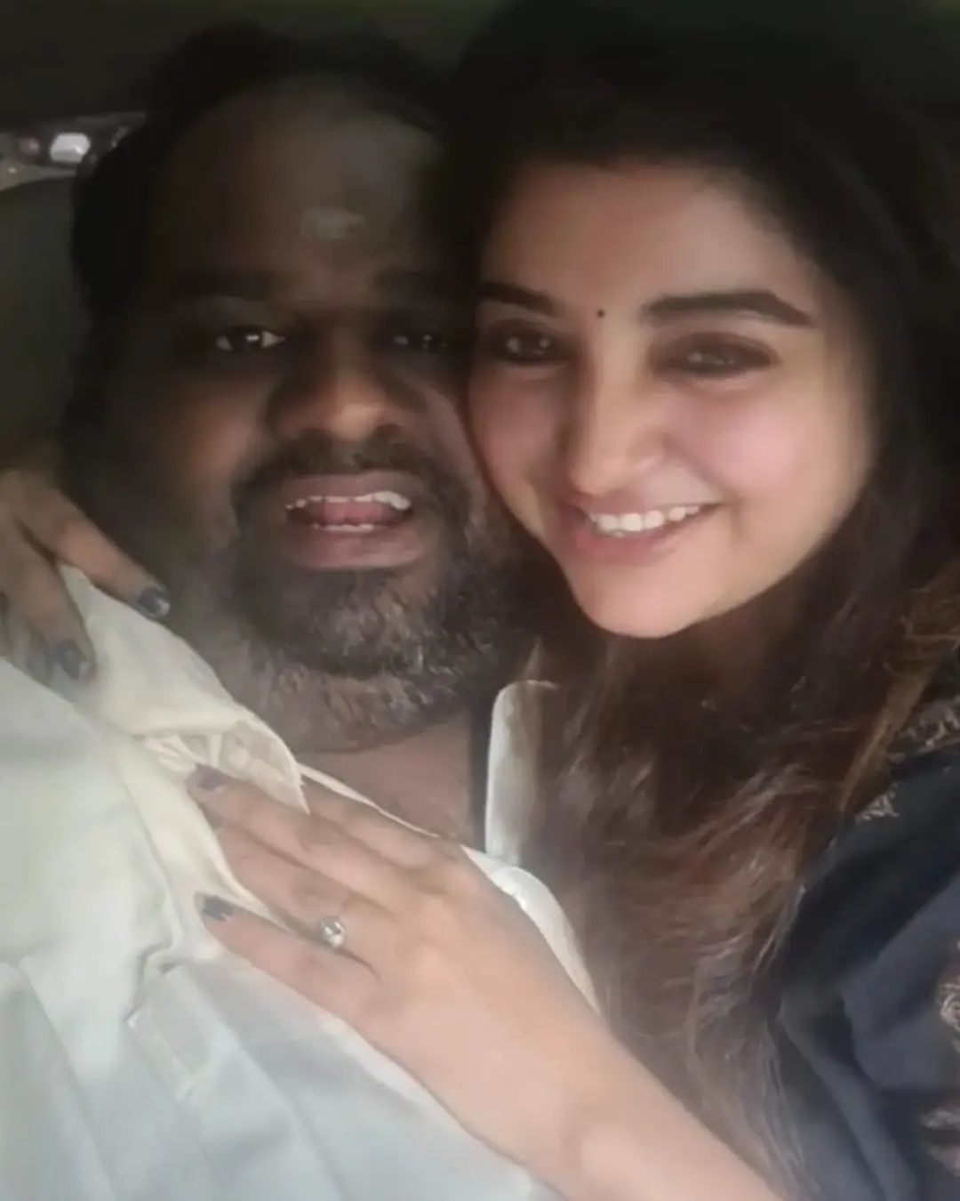 In Romantic Pics, Ravindar Chandrasekaran-V J Mahalakshmi Give Us ...